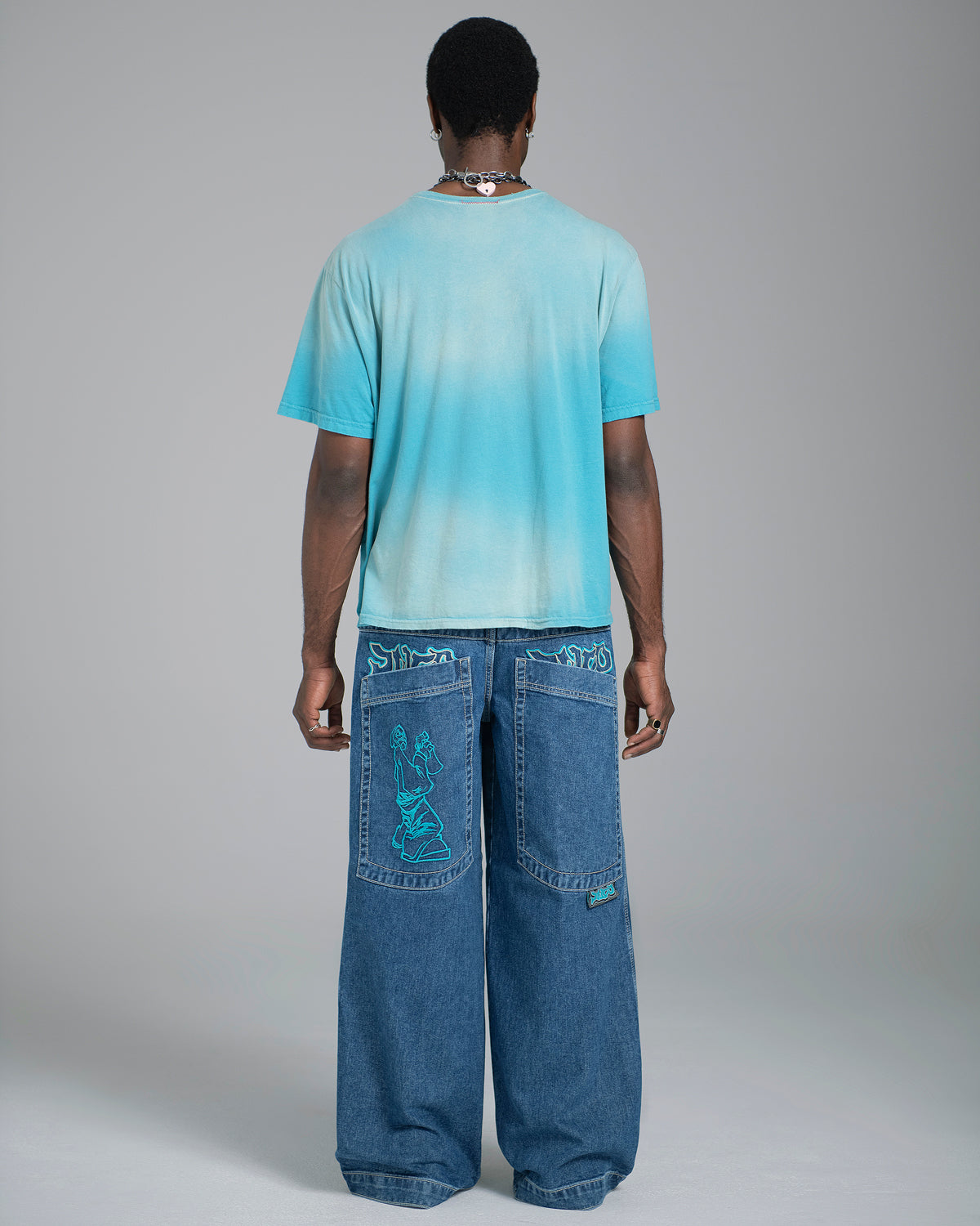 Artistical Uprising. 26". Dark Stone.