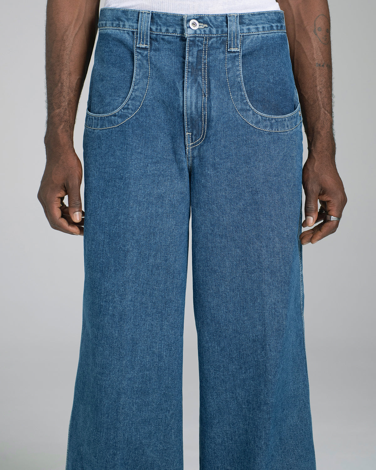 Artistical Uprising. 26". Dark Stone. – JNCO Los Angeles